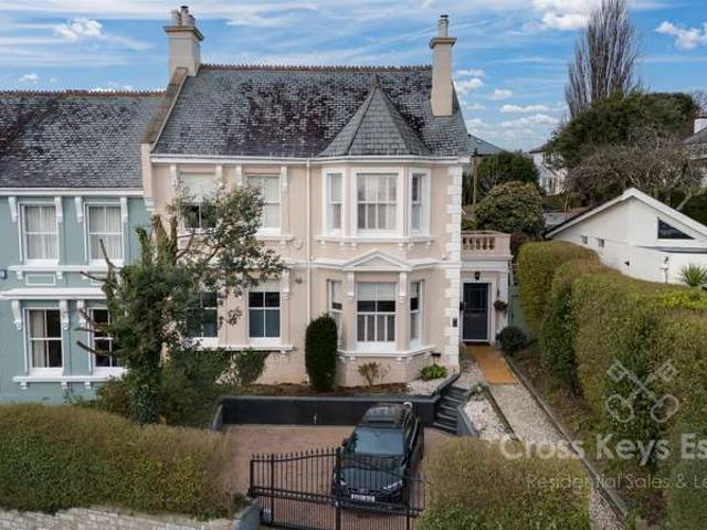 5 Bedroom Semi Detached House