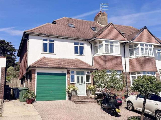 5 Bedroom Semi Detached House