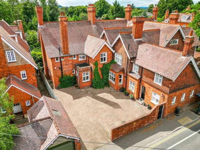 5 Bedroom Semi Detached House