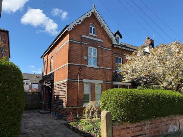 5 Bedroom Semi Detached House