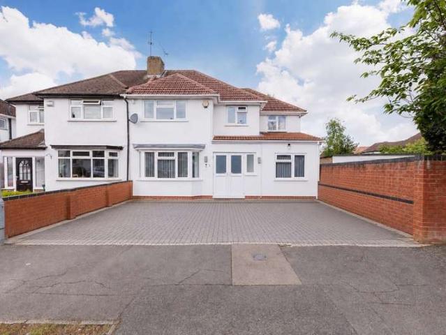 5 Bedroom Semi Detached House