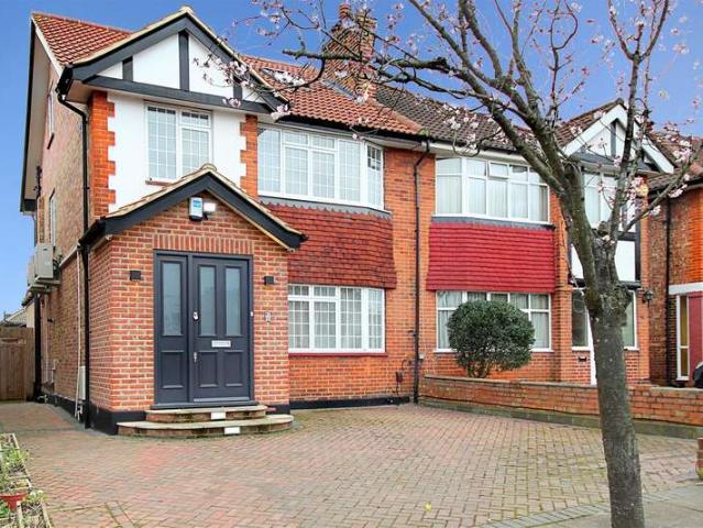 5 Bedroom Semi Detached House