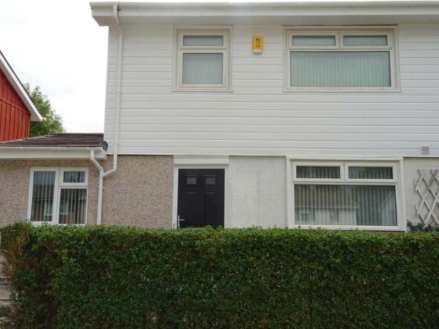 5 Bedroom Semi Detached House