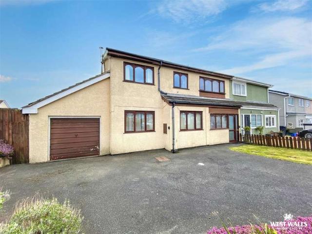 5 Bedroom Semi Detached House