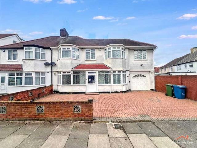 5 Bedroom Semi Detached House