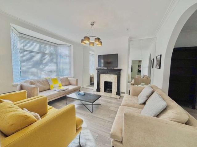 5 Bedroom Semi Detached House