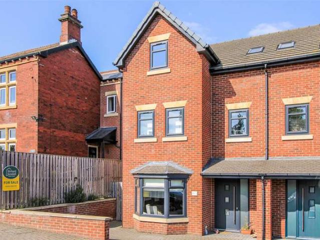 5 Bedroom Semi Detached House