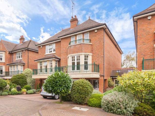 5 Bedroom Semi Detached House