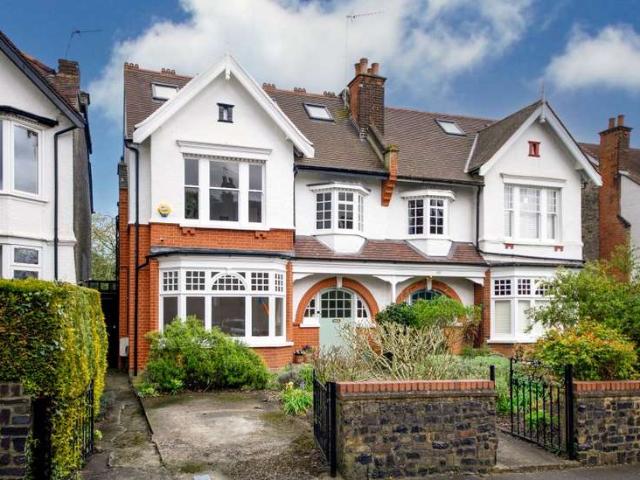 5 Bedroom Semi Detached House