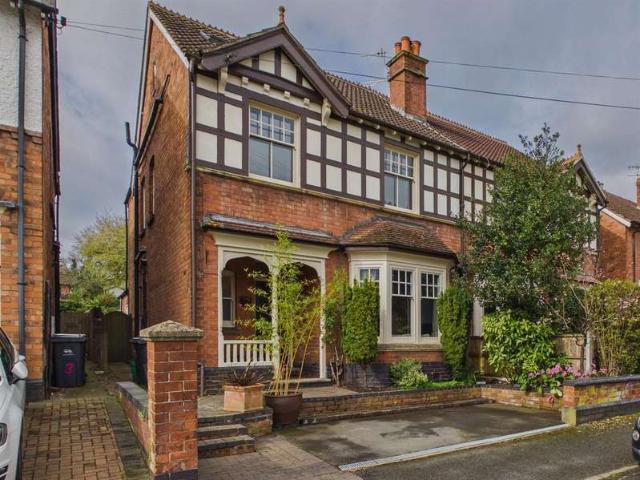 5 Bedroom Semi Detached House