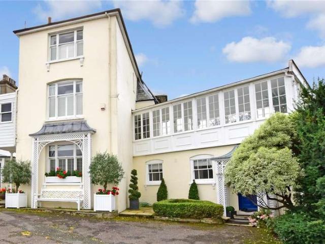 5 Bedroom Semi Detached House