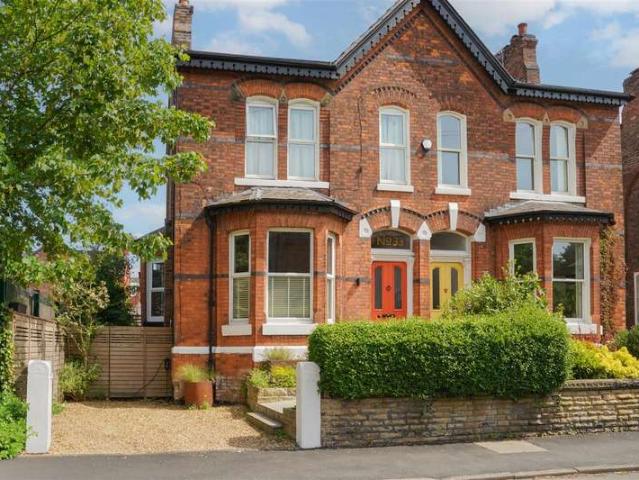 5 Bedroom Semi Detached House