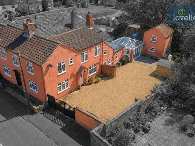 5 Bedroom Semi Detached House