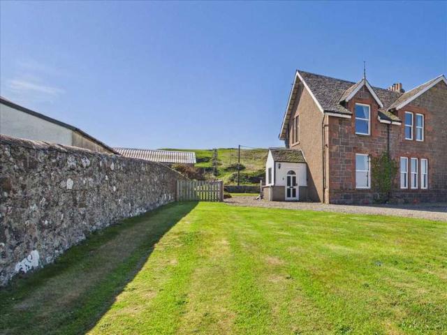 5 Bedroom Semi Detached House