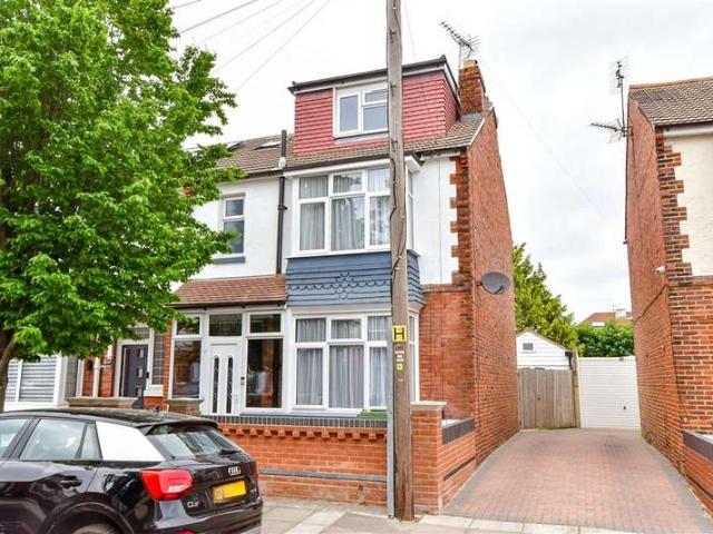 5 Bedroom Semi Detached House