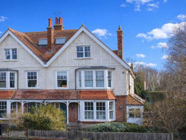 5 Bedroom Semi Detached House