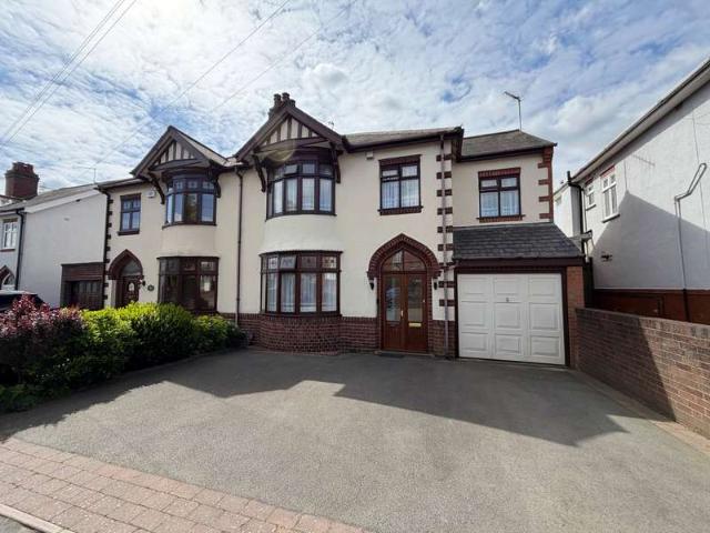 5 Bedroom Semi Detached House