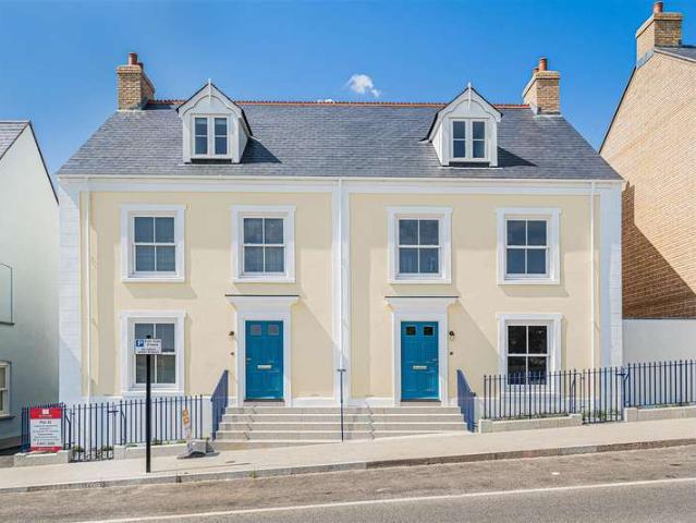 5 Bedroom Semi Detached House
