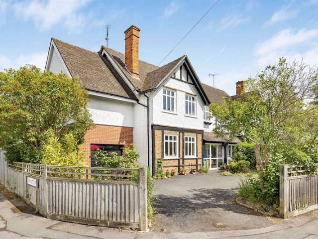 5 Bedroom Semi Detached House
