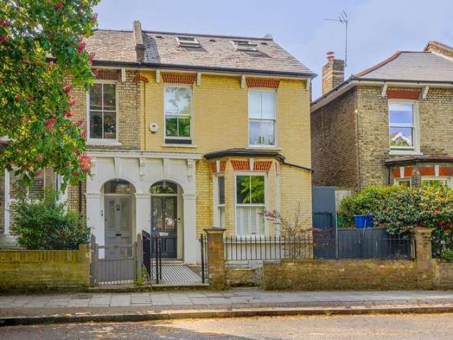 5 Bedroom Semi Detached House