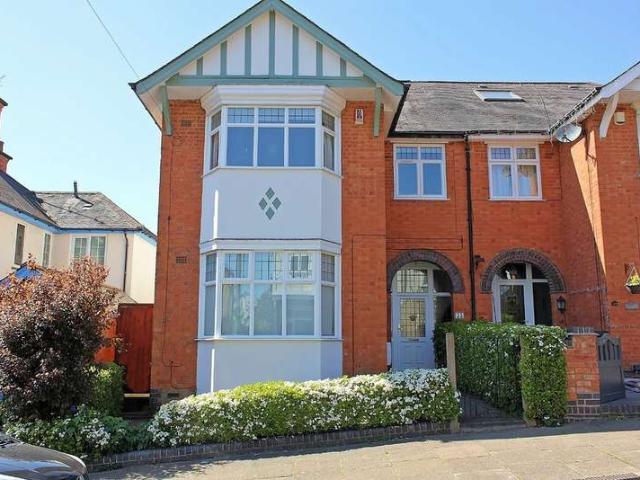 5 Bedroom Semi Detached House