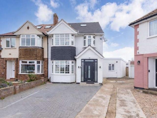 5 Bedroom Semi Detached House