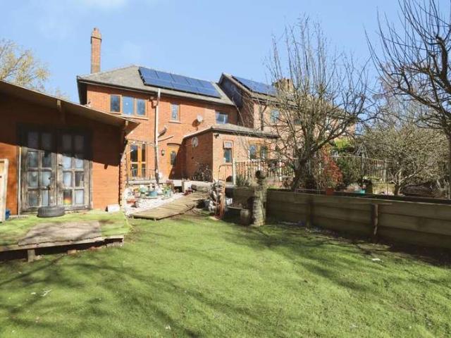 5 Bedroom Semi Detached House