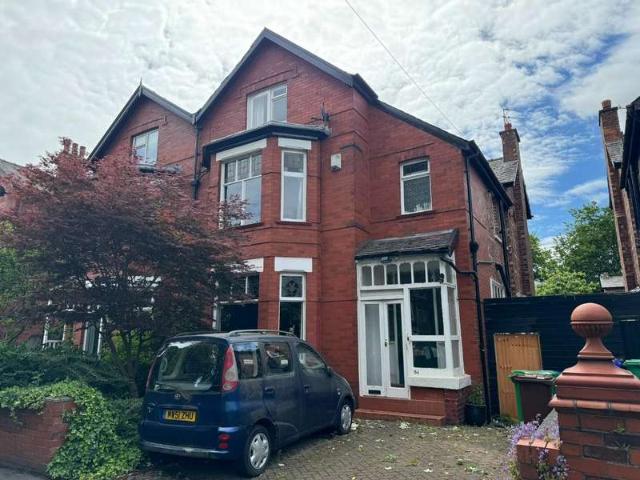 5 Bedroom Semi Detached House