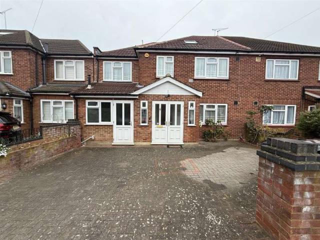 5 Bedroom Semi Detached House