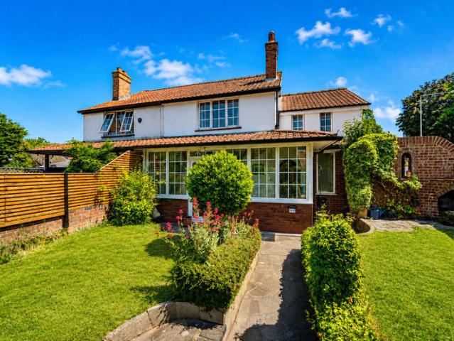 5 Bedroom Semi Detached House
