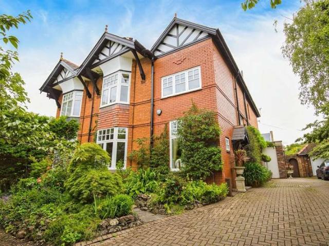 5 Bedroom Semi Detached House