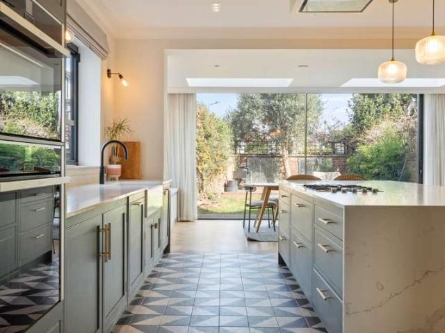 5 Bedroom Semi Detached House