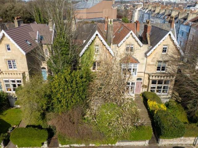 5 Bedroom Semi Detached House