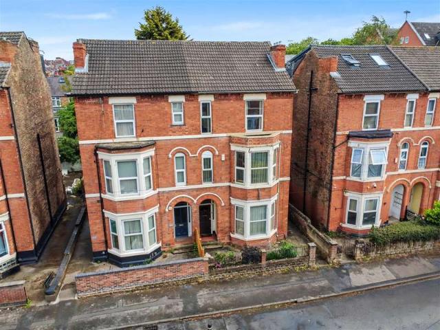 5 Bedroom Semi Detached House