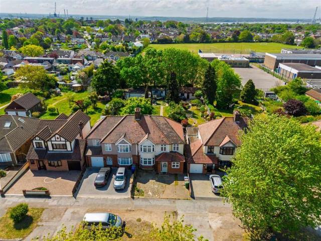 5 Bedroom Semi Detached House