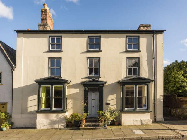 5 Bedroom Semi Detached House