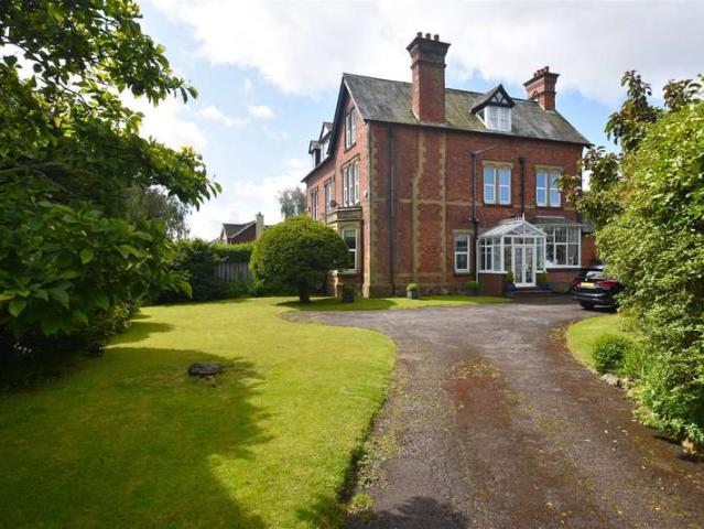 5 Bedroom Semi Detached House