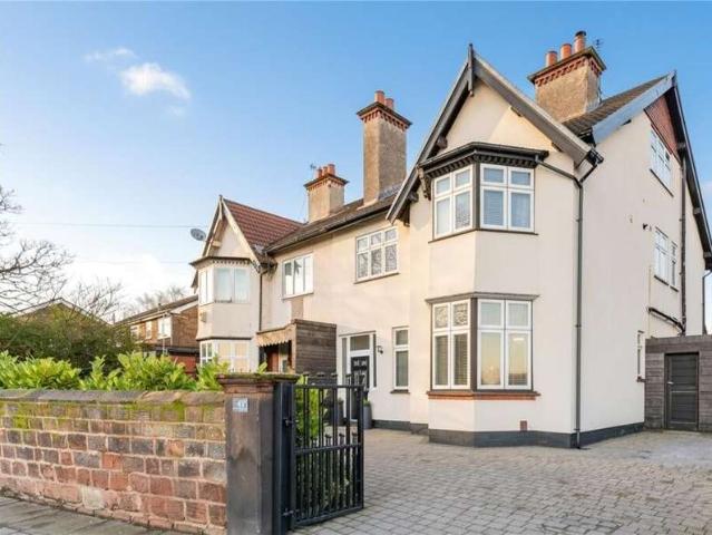 5 Bedroom Semi Detached House