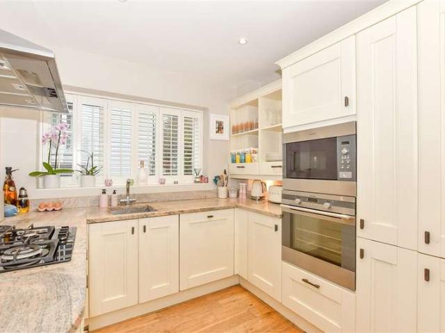 5 Bedroom Semi Detached House