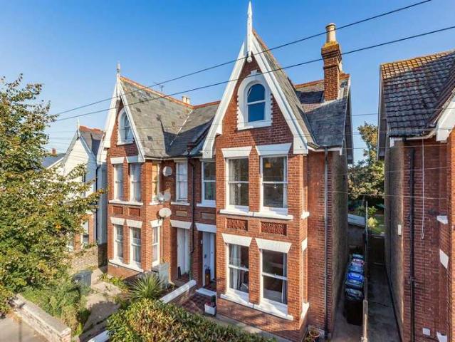 5 Bedroom Semi Detached House