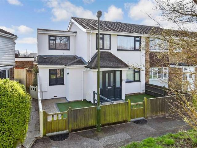 5 Bedroom Semi Detached House