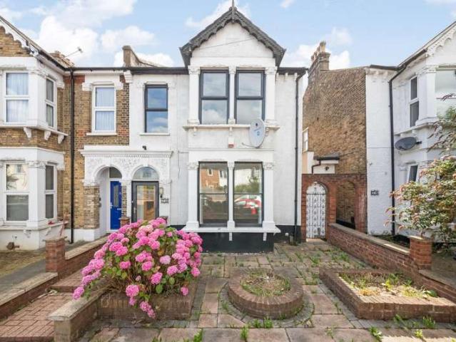 5 Bedroom Semi Detached House