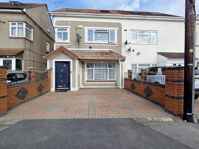 5 Bedroom Semi Detached House