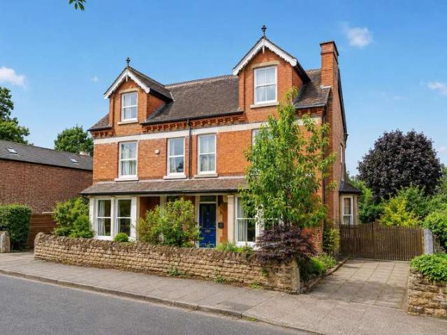 5 Bedroom Semi Detached House