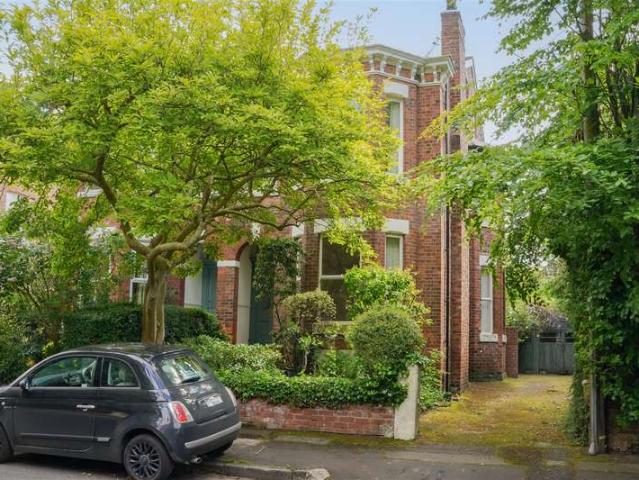 5 Bedroom Semi Detached House