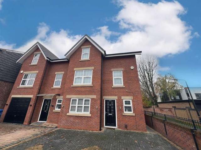 5 Bedroom Semi Detached House