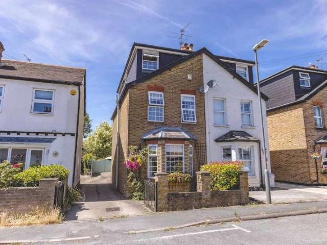5 Bedroom Semi Detached House