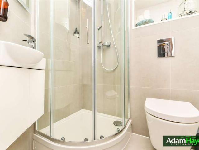 5 Bedroom Semi Detached House