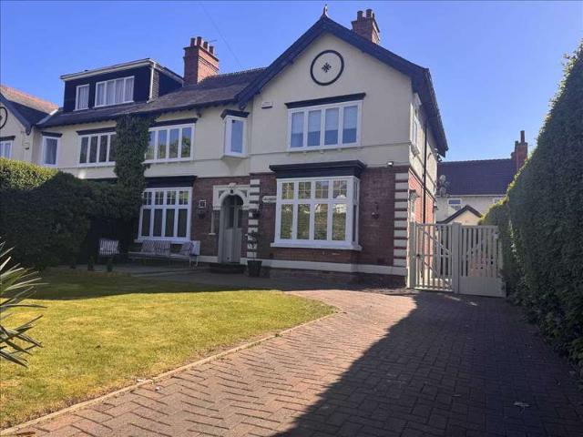 5 Bedroom Semi Detached House