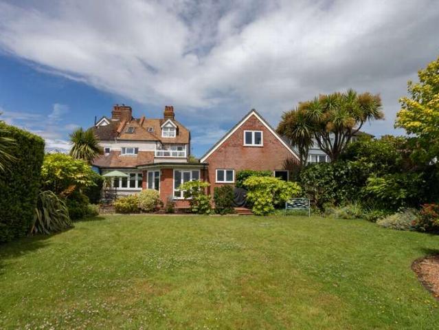 5 Bedroom Semi Detached House